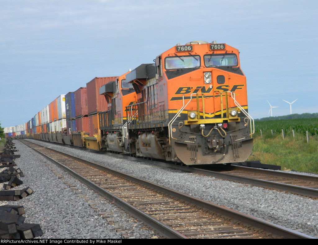 BNSF 7606